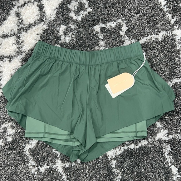 POPFLEX | Shorts | Nwt Popflex Blogilates Hedge Green Ruffle Short ...
